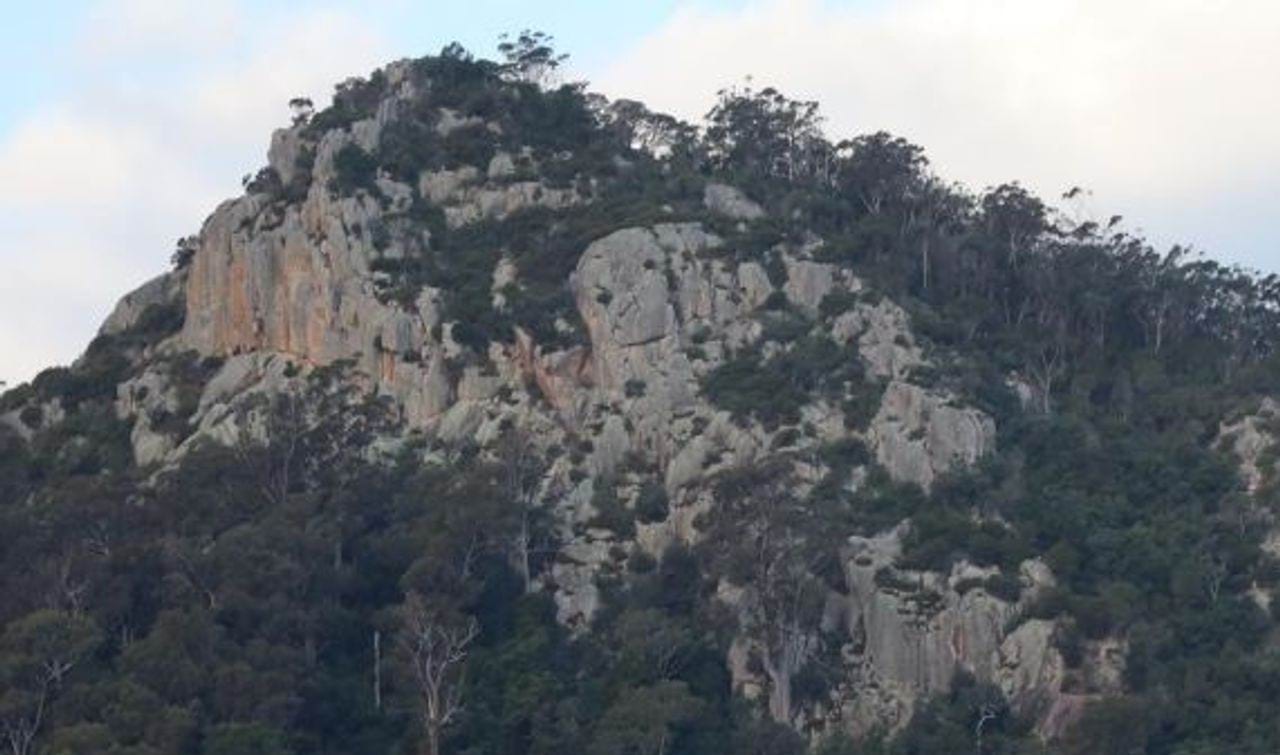 Alkaline Rocks Atlas of Australia | EFTF